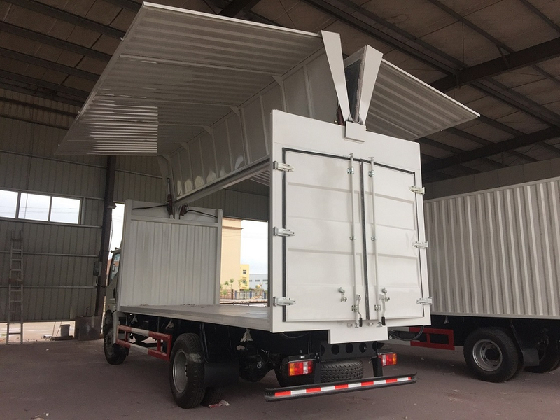 SINOTRUK HOWO 4X2 Wing Open Van Truck - Buy wing open van truck, wing ...